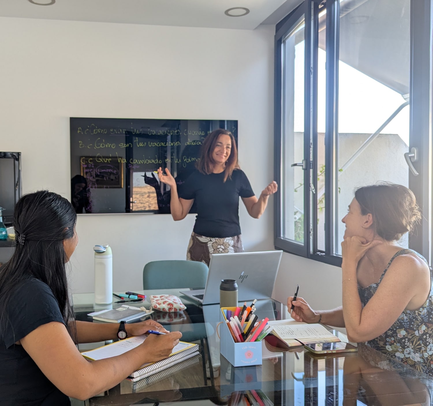 Los tiempos verbales en español: Presente vs. Pasado - Spanish With Carmina